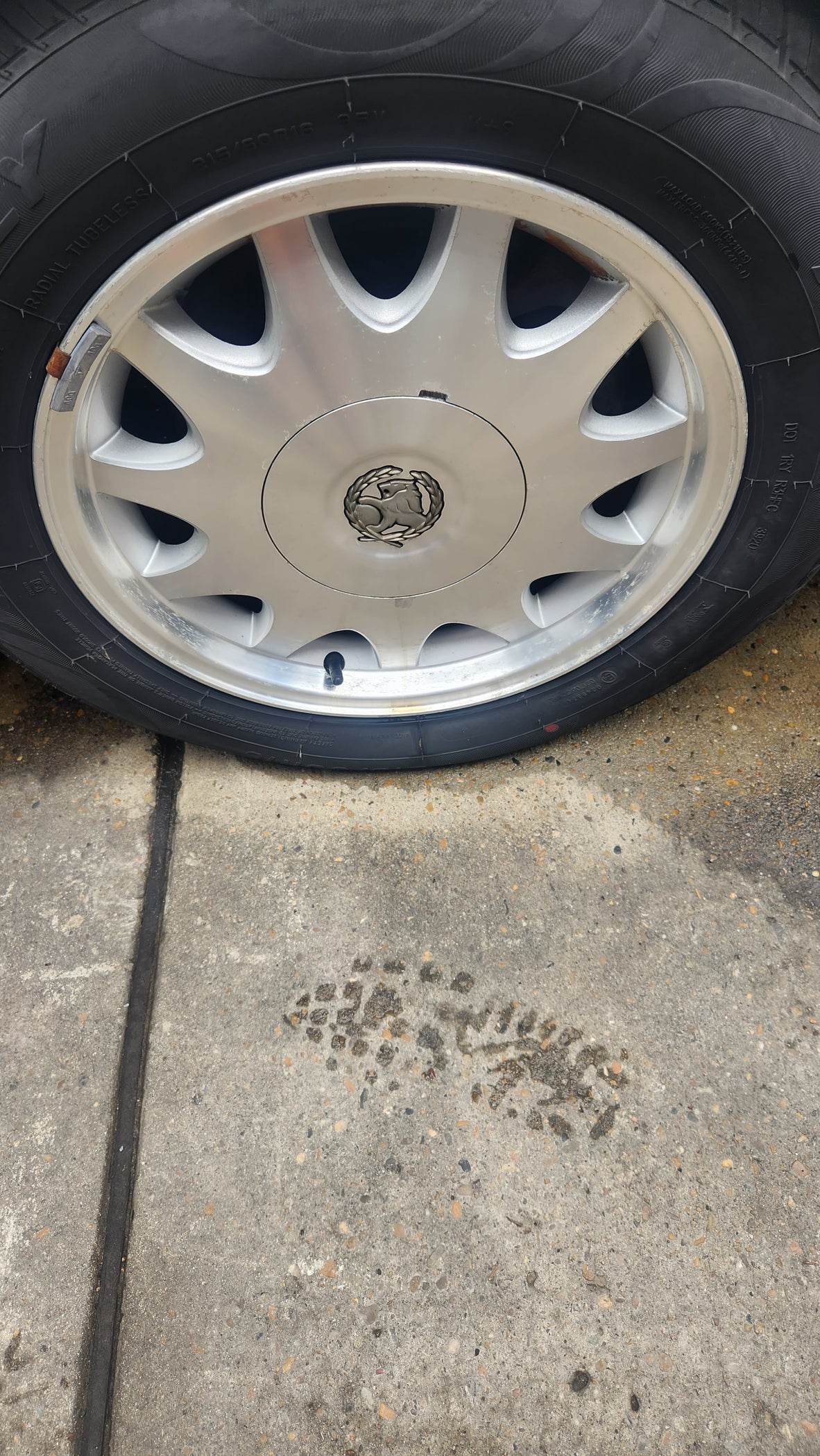 A184 - WH Holden Statesman/Caprice - Wheels/Tyres 15" w/ Centre Caps ...