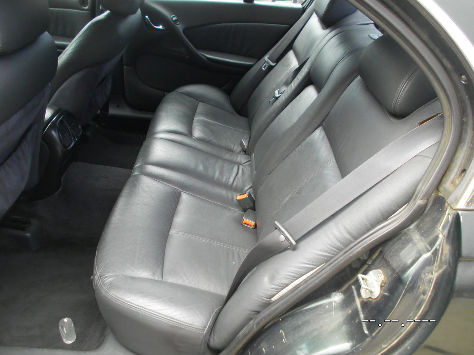 SEATS / SEAT POCKETS / SEAT RAILS — Commodore Auto Dismantlers