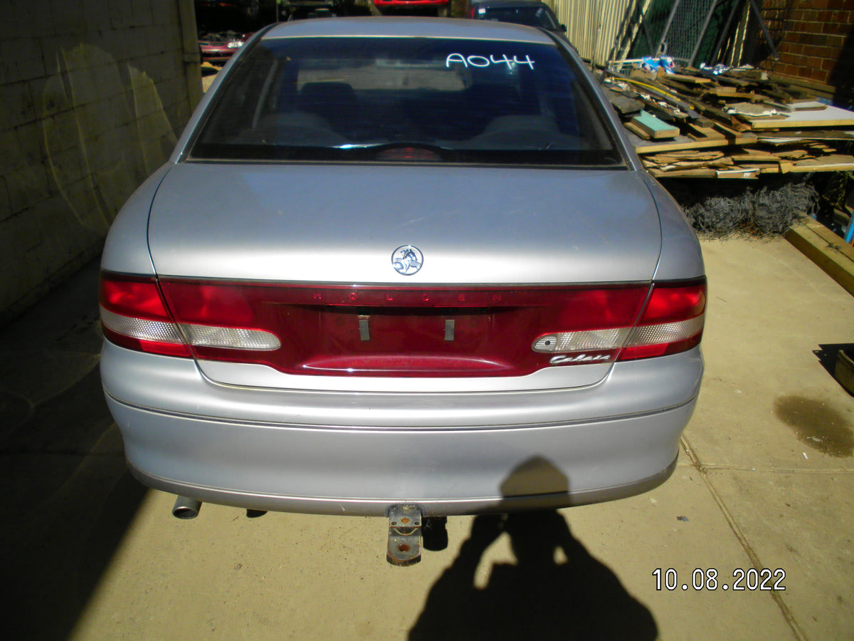 A044- Vt Bootlid - Silver — Commodore Auto Dismantlers