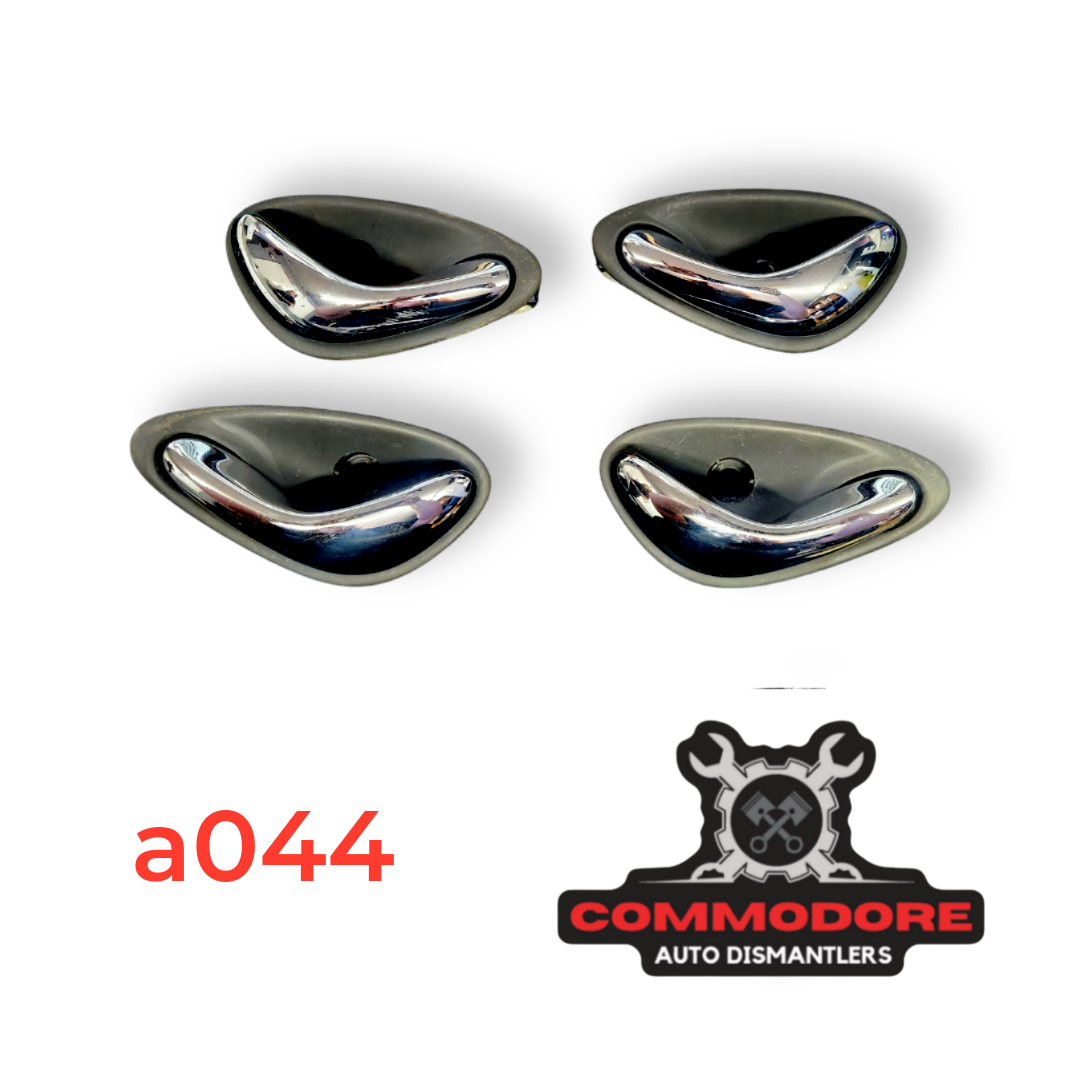 A044 - VT - Interior door handles (SET) — Commodore Auto Dismantlers